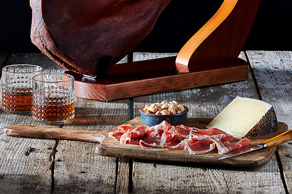 Edwards Virginia Smokehouse Debuts Pre-Sliced Iberico Surryano Ham ...