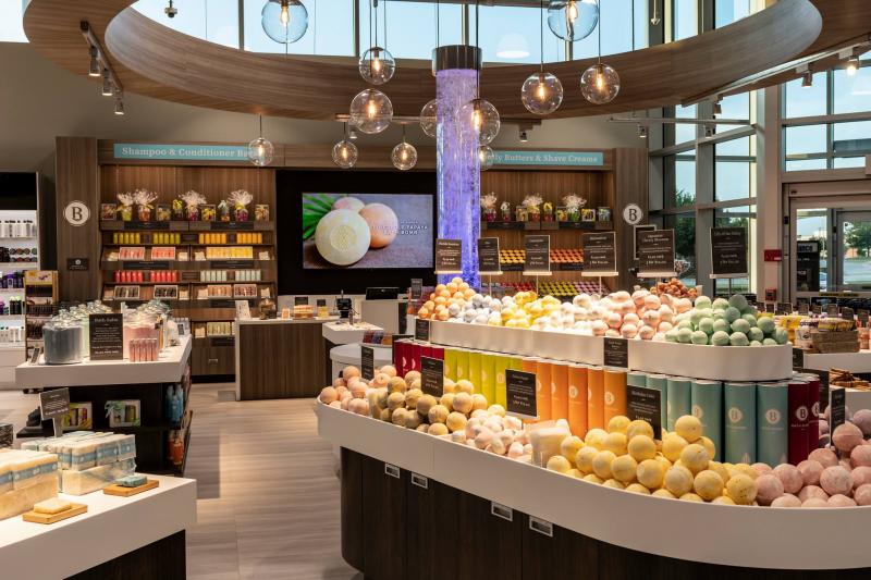 Hy-Vee Opens HealthMarket in West Des Moines | Deli Market News